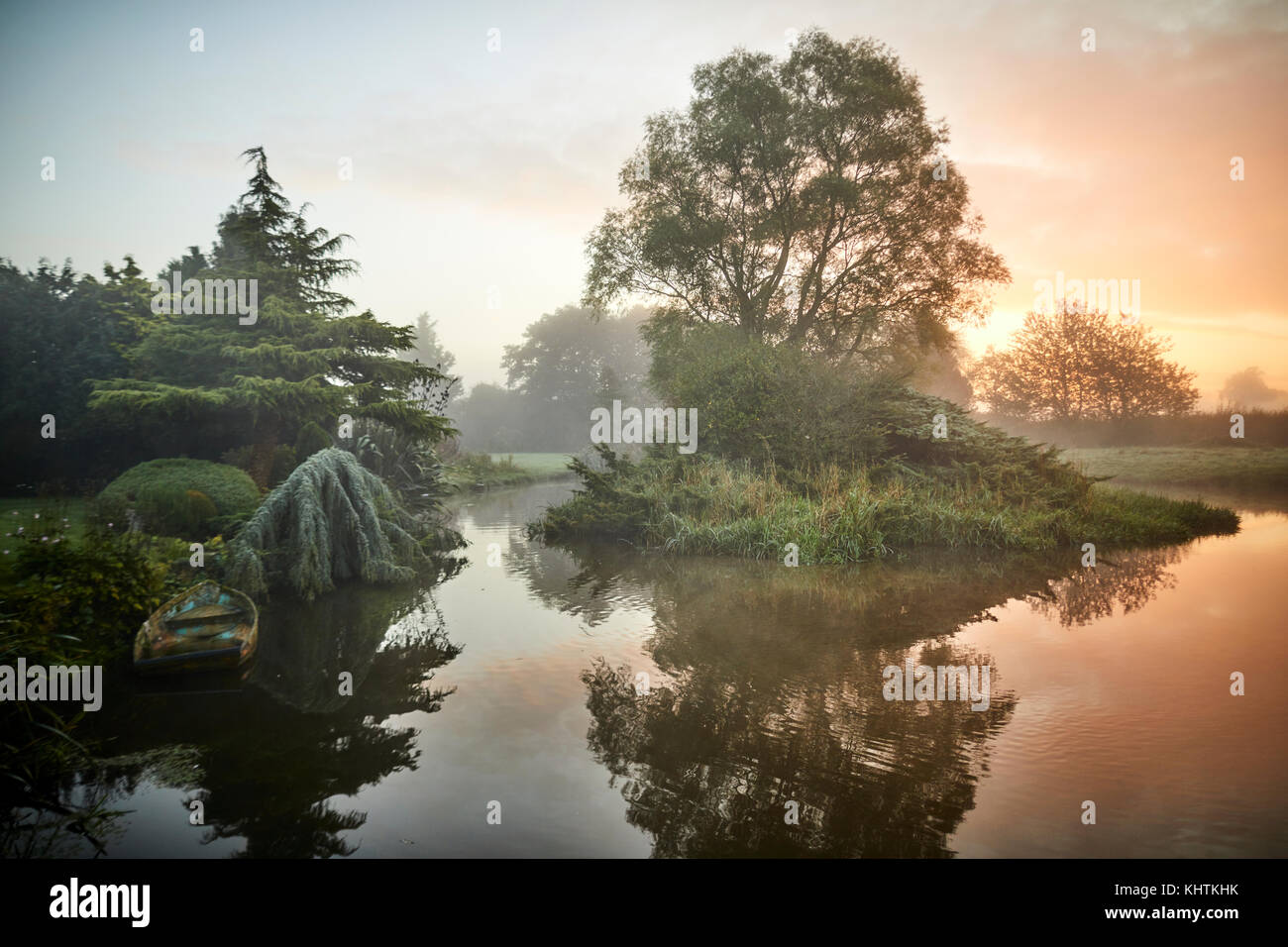 Autumn morning mist fog Cheshire countryside , Tiverton, Tarporley. a ...