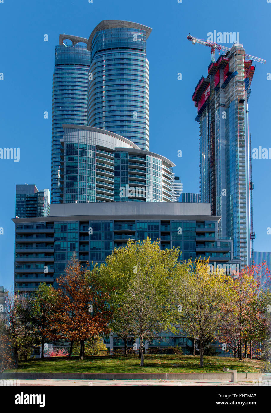 Enormous buildings hi-res stock photography and images - Alamy