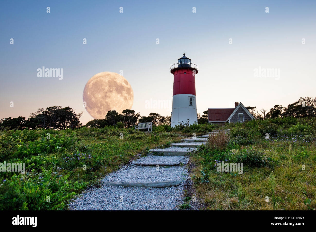 nauset lighthouse moonrise Stock Photo - Alamy