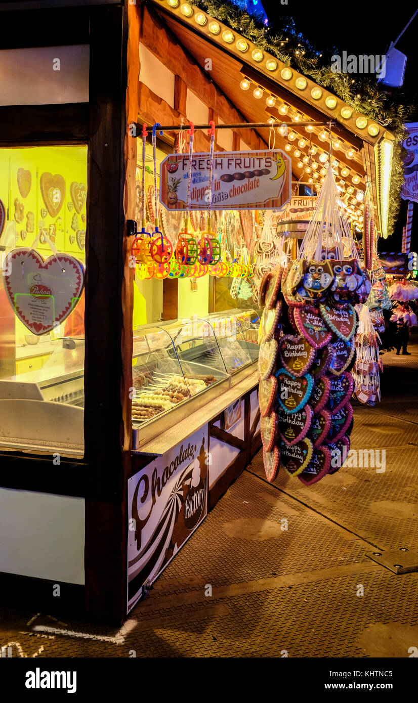 Amusement park food stall hi-res stock photography and images - Alamy