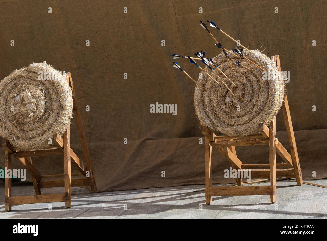traditional straw archery targets Stock Photo - Alamy