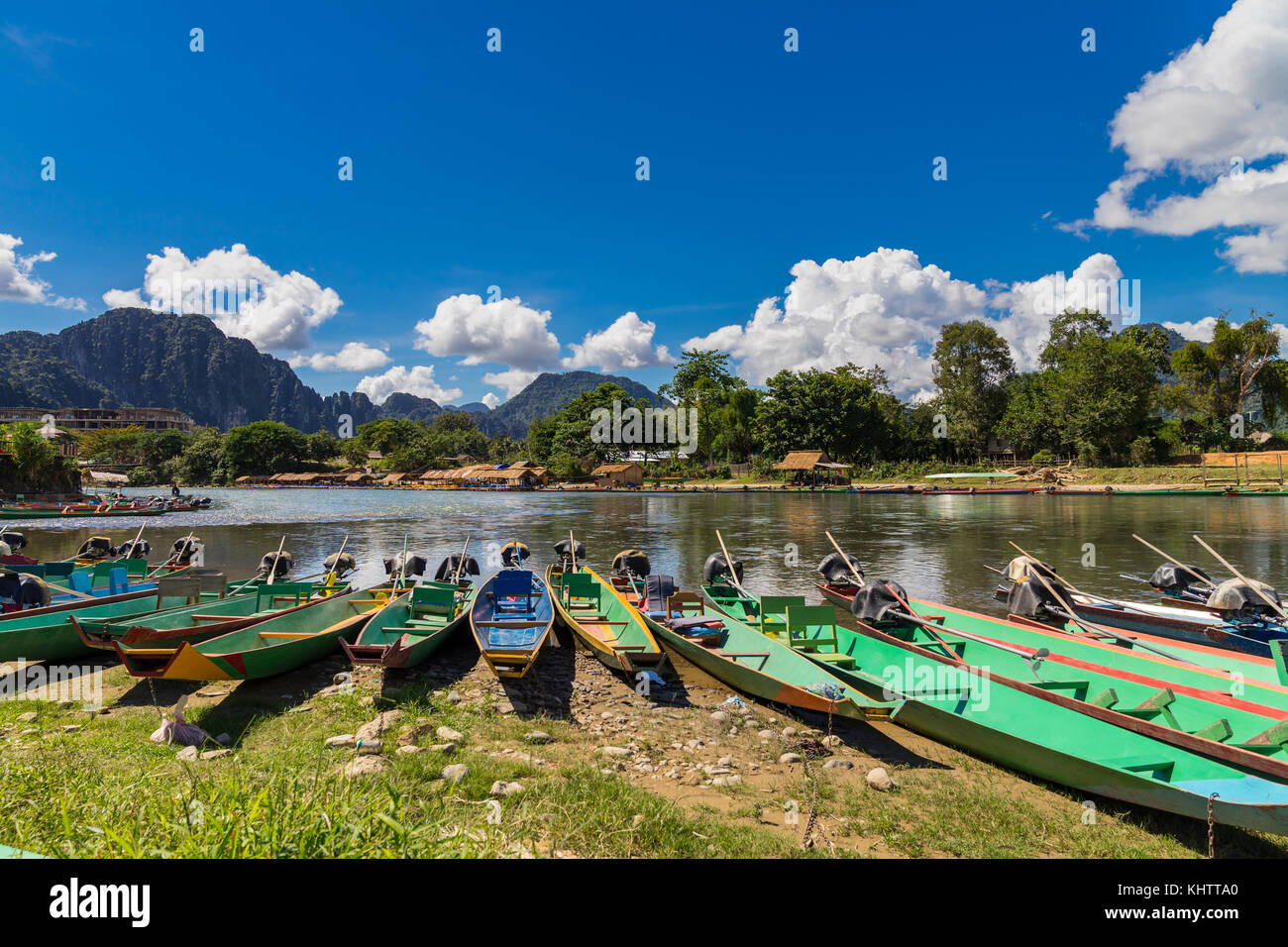 Traditional boats on song hi-res stock photography and images - Alamy