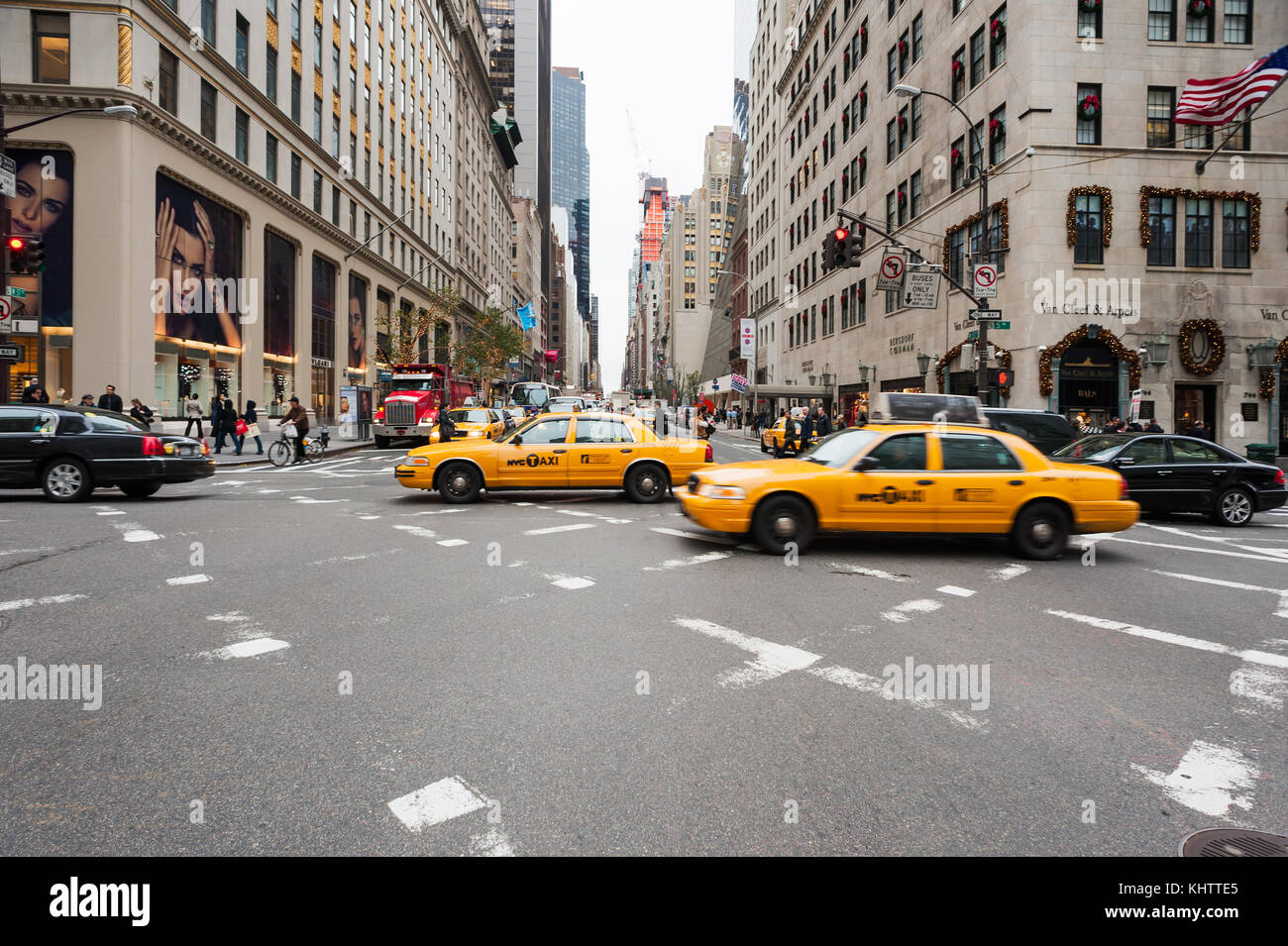Yellow taxis and traffic in a crossroad Stock Photo - Alamy