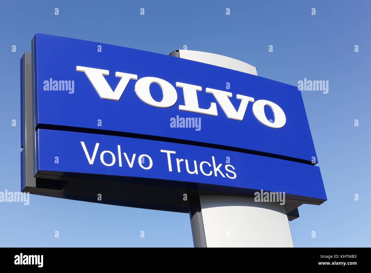 Volvo truck logo hi-res stock photography and images - Alamy