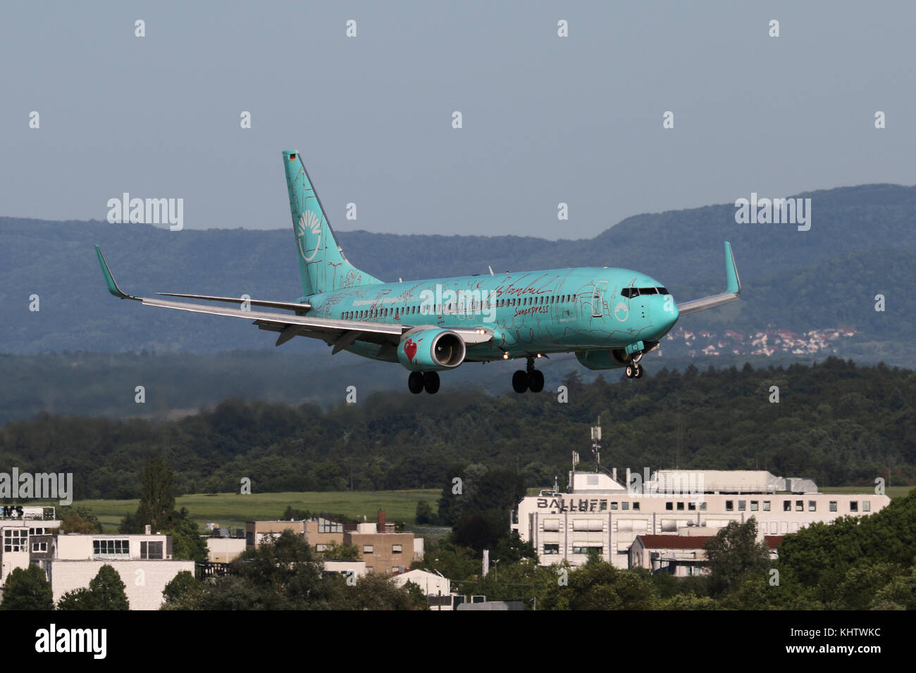Korean air boeing 737 takeoff hi-res stock photography and images - Alamy