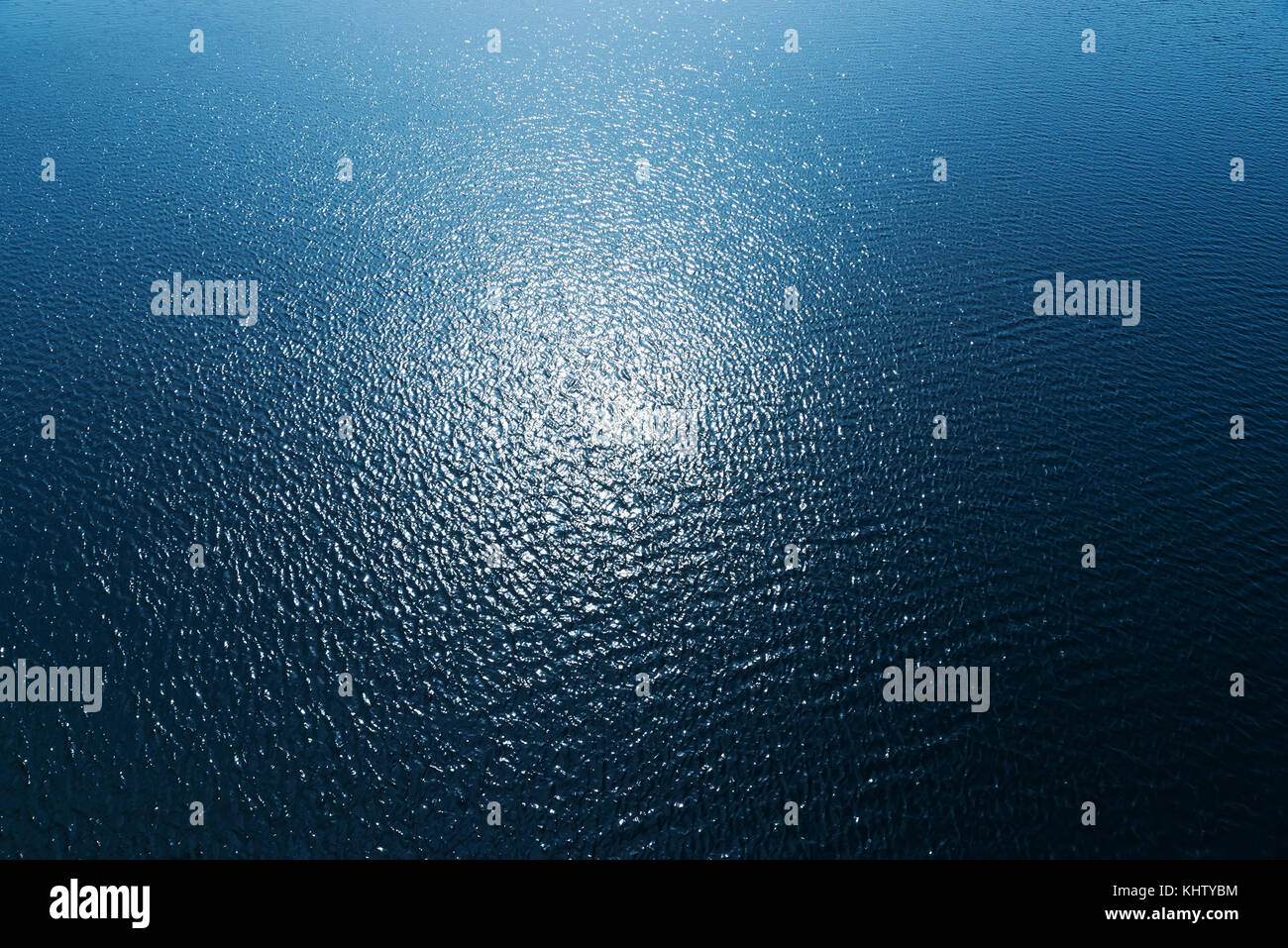 Reflections in blue water hi-res stock photography and images - Alamy
