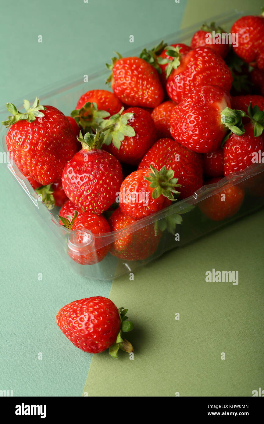 strawberries in box Stock Photo - Alamy