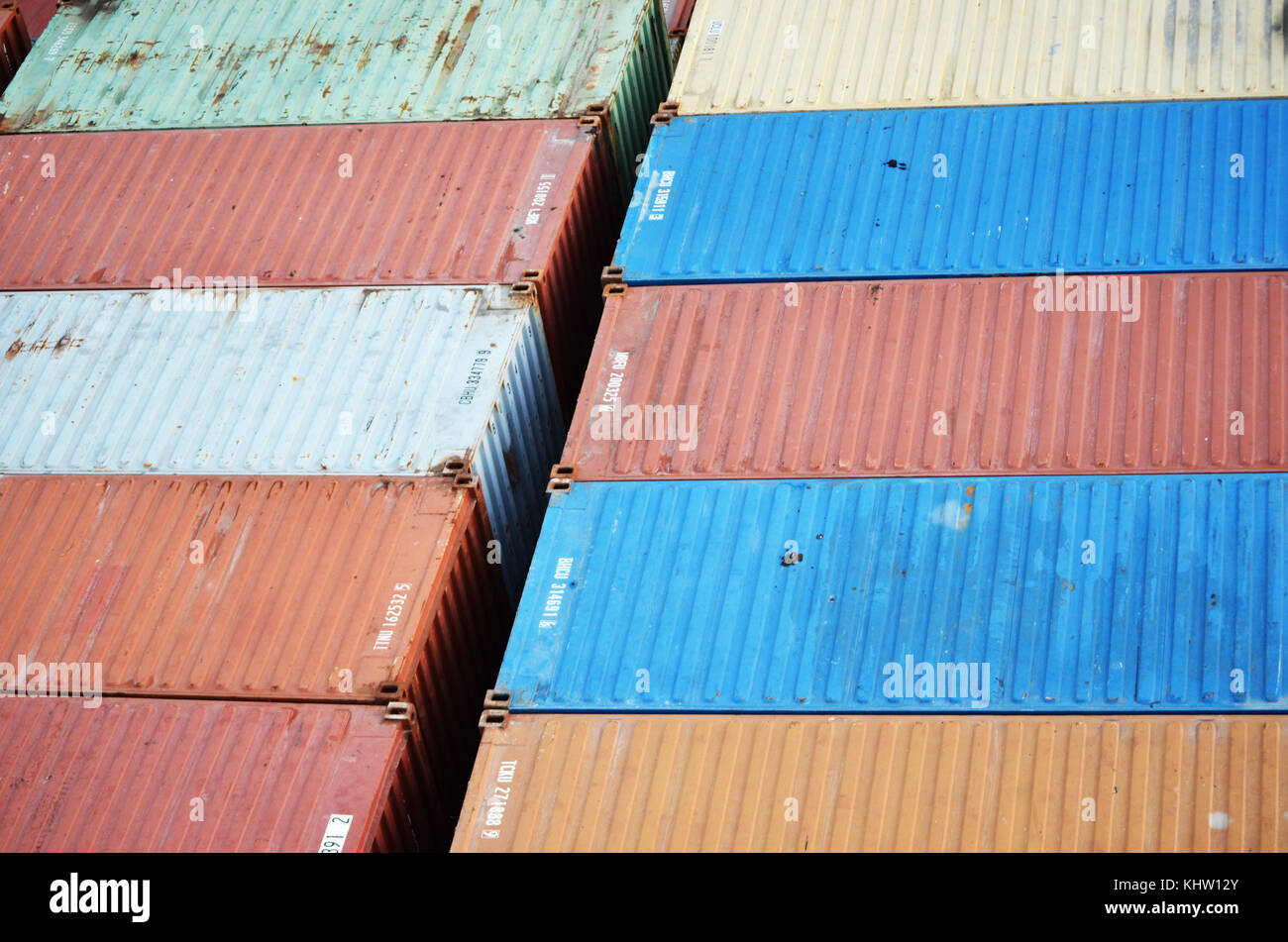 Metal shipping containers cargo hi-res stock photography and images - Alamy