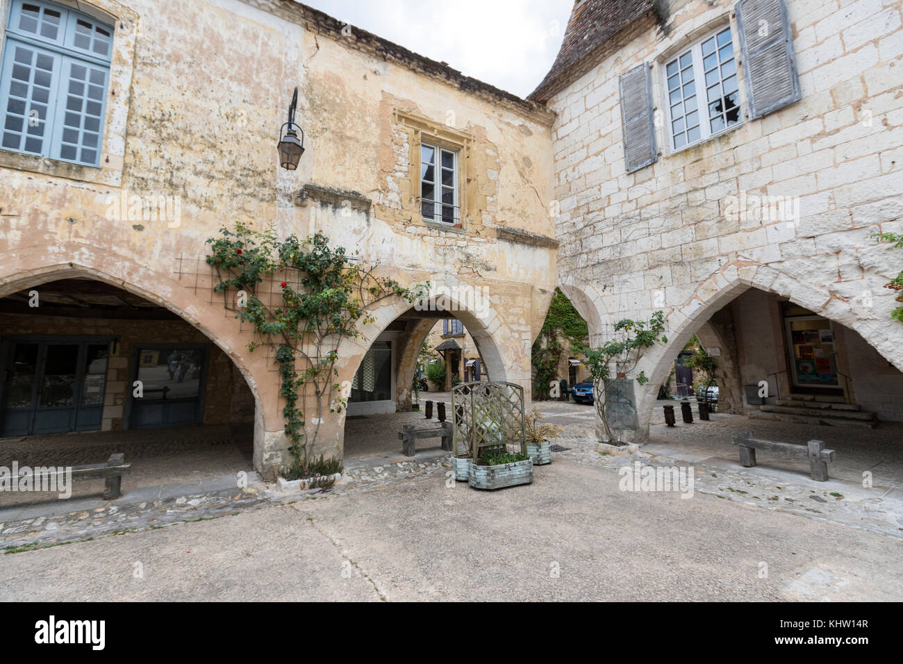 cornières angle openings in Monpazier Main Square, Dordogne department ...