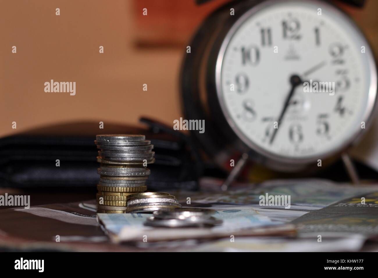 Coin clock hi-res stock photography and images - Alamy