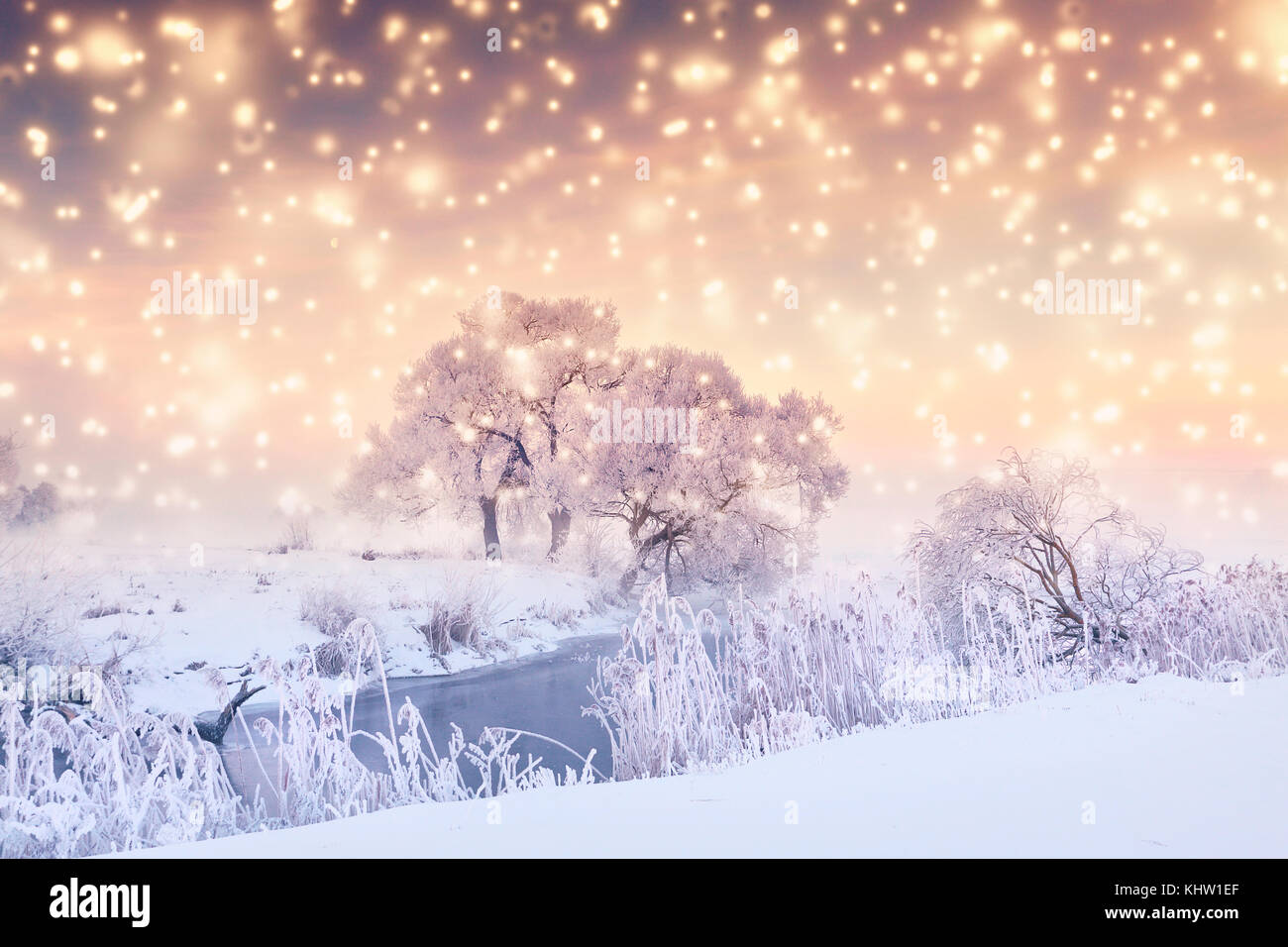 Snowfall background hi-res stock photography and images - Alamy