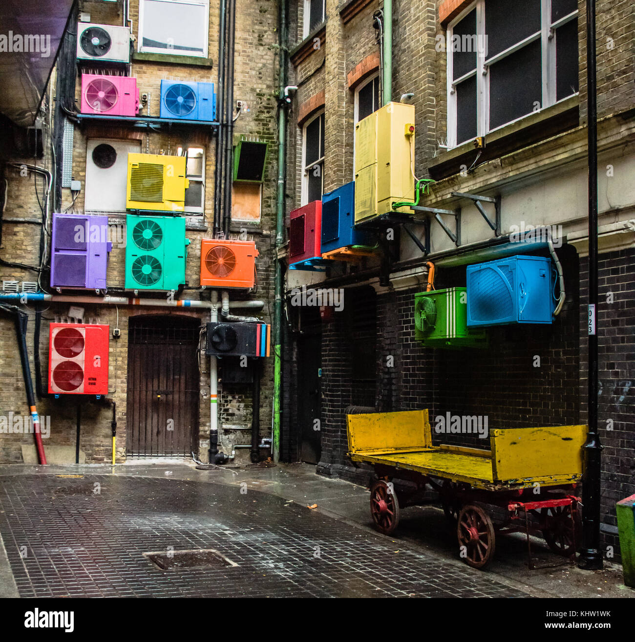 Air condition units hi-res stock photography and images - Alamy