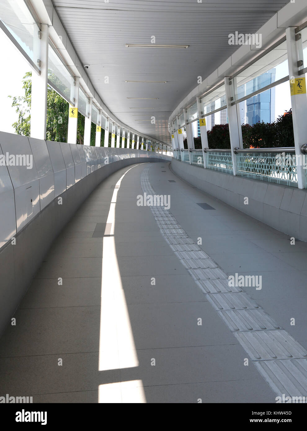 Overhead walkway hi-res stock photography and images - Alamy