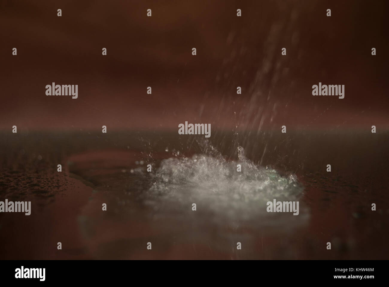 Water from the atomizer pours down, onto the mirror. Splash, drops ...