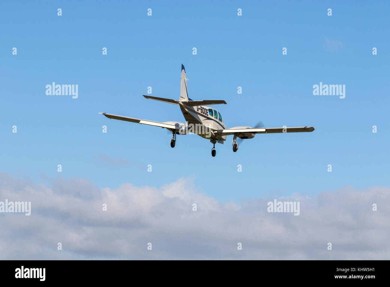 Gulfstream on final approach hi-res stock photography and images - Alamy