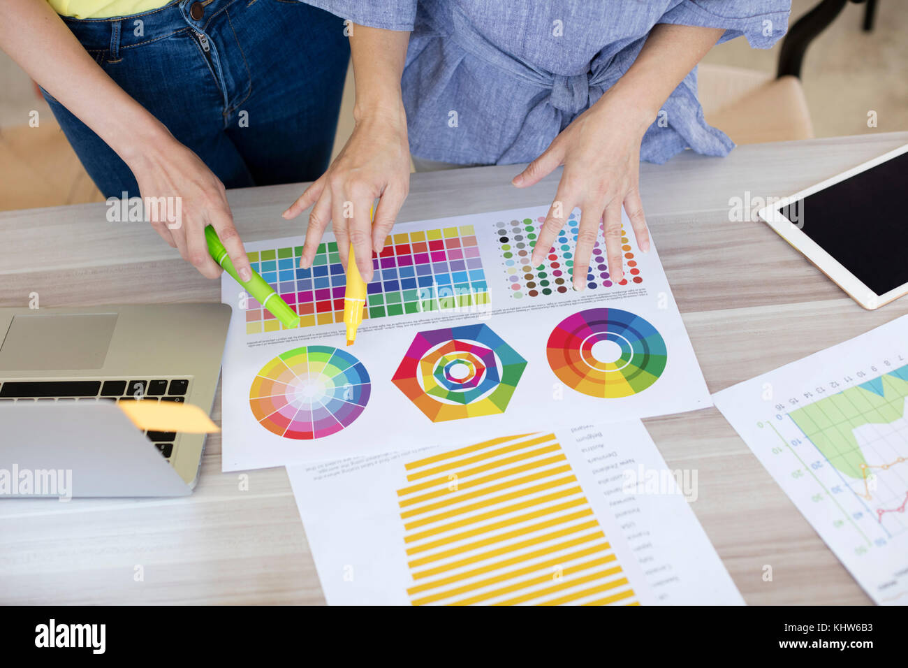 Two charts hi-res stock photography and images - Alamy