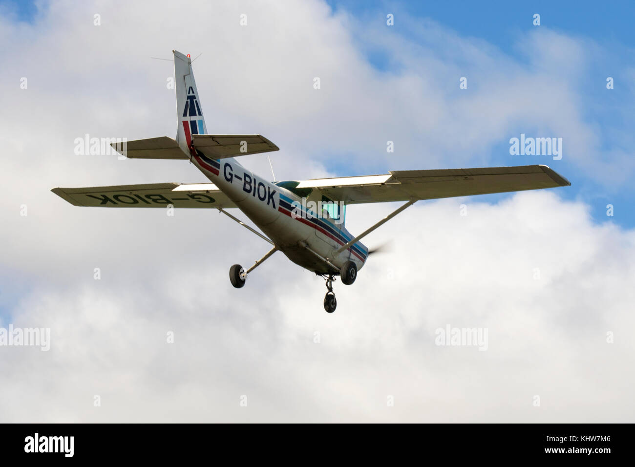 Cessna wing with flaps hi-res stock photography and images - Alamy