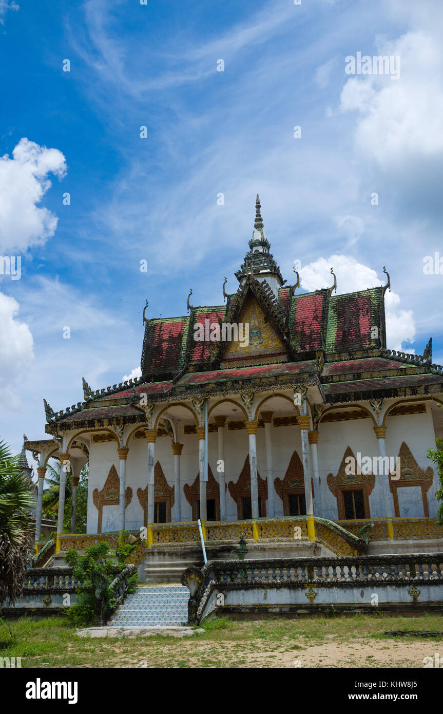 Wat Kbal Damrei (means Elephant's head in Khmer) in Kampong Chhnang ...