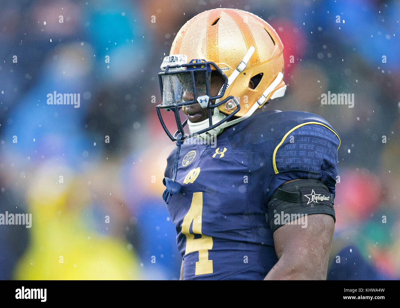 South Bend, Indiana, USA. 18th Nov, 2017. Notre Dame linebacker Te'von ...