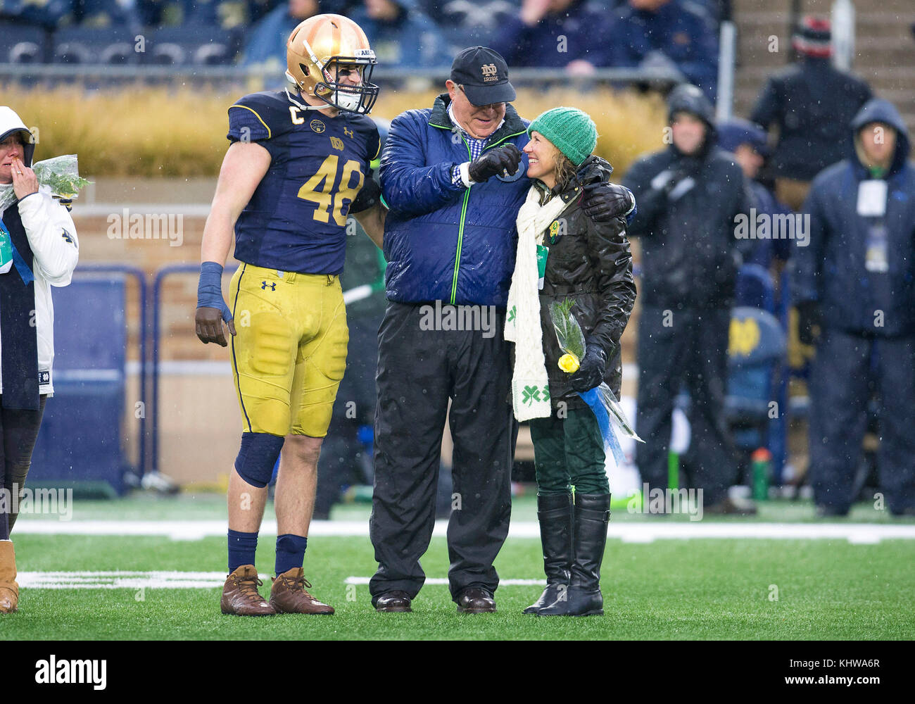 South Bend, Indiana, USA. 18th Nov, 2017. Notre Dame linebacker Greer ...