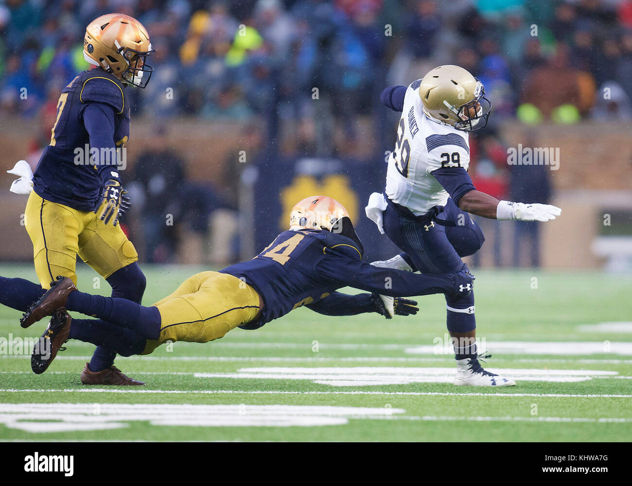 South Bend, Indiana, USA. 18th Nov, 2017. Navy running back Darryl ...