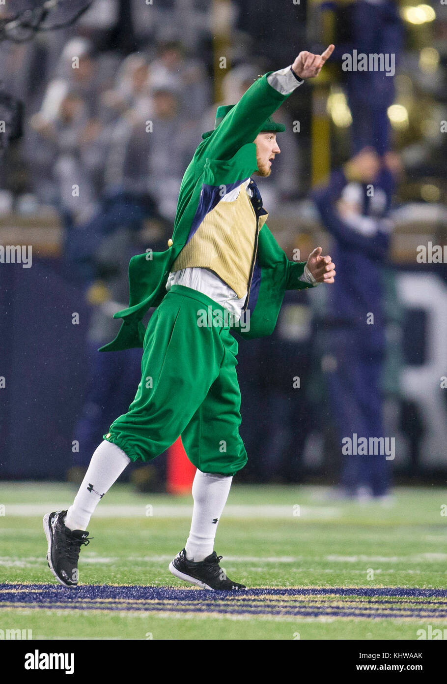 Notre dame stadium crowd hi-res stock photography and images - Alamy