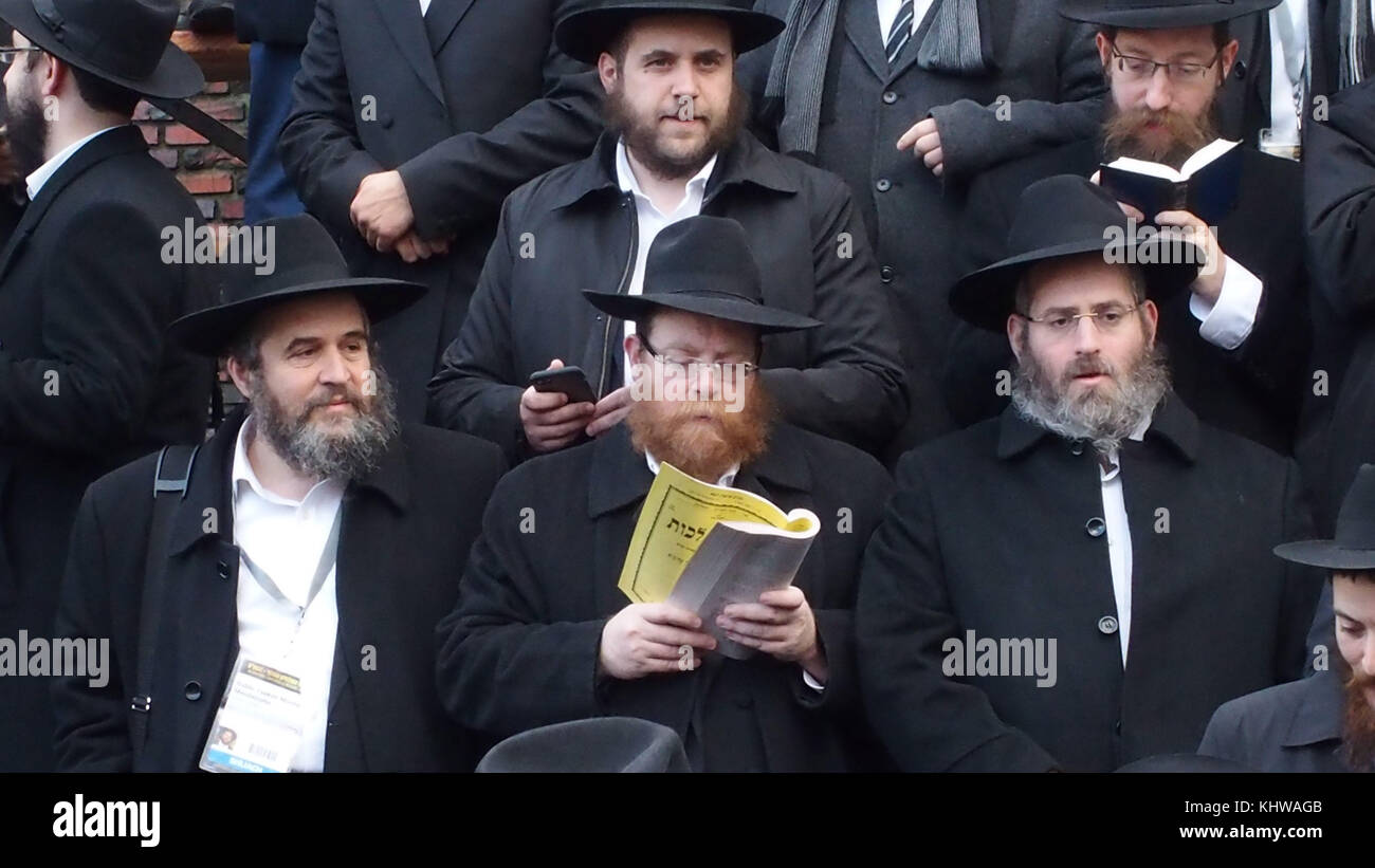 New York, New York, USA. 19th Nov, 2017. 5,600 Chabad-Lubavitch Hasidic ...