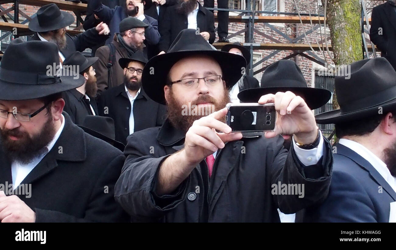 New York, New York, USA. 19th Nov, 2017. 5,600 Chabad-Lubavitch Hasidic ...