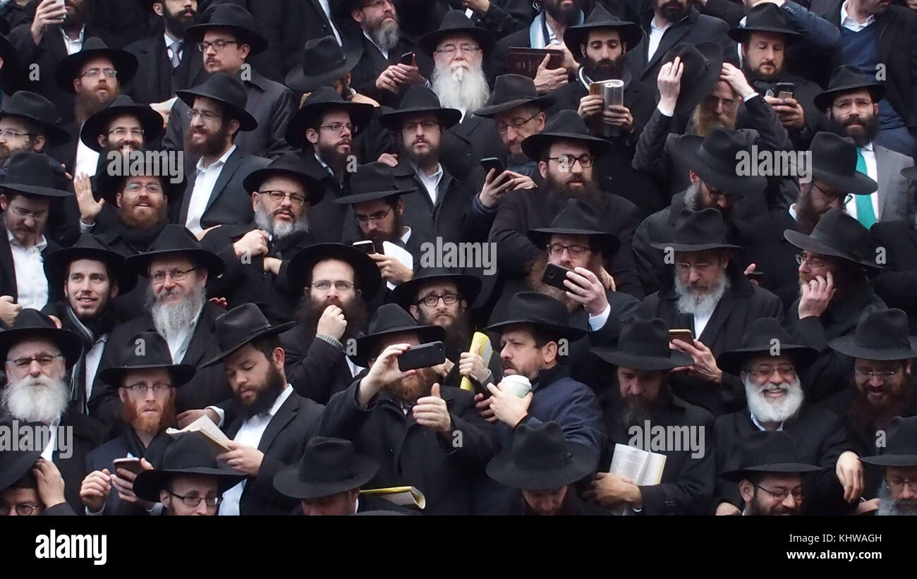 New York, New York, USA. 19th Nov, 2017. 5,600 Chabad-Lubavitch Hasidic ...