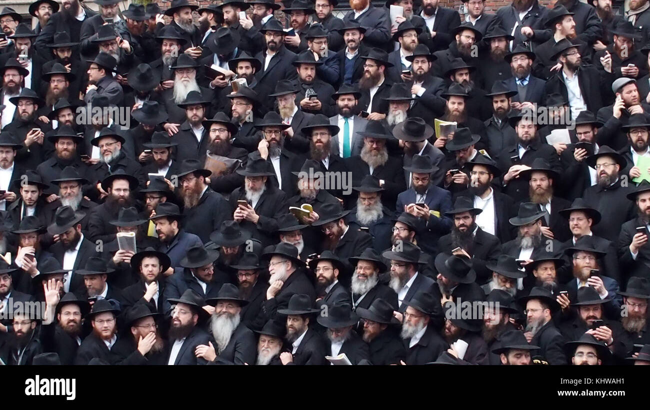 New York, New York, USA. 19th Nov, 2017. 5,600 Chabad-Lubavitch Hasidic ...