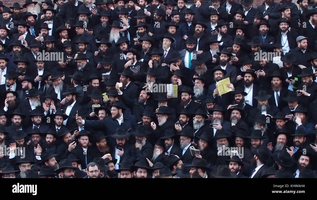 New York, New York, USA. 19th Nov, 2017. 5,600 Chabad-Lubavitch Hasidic ...