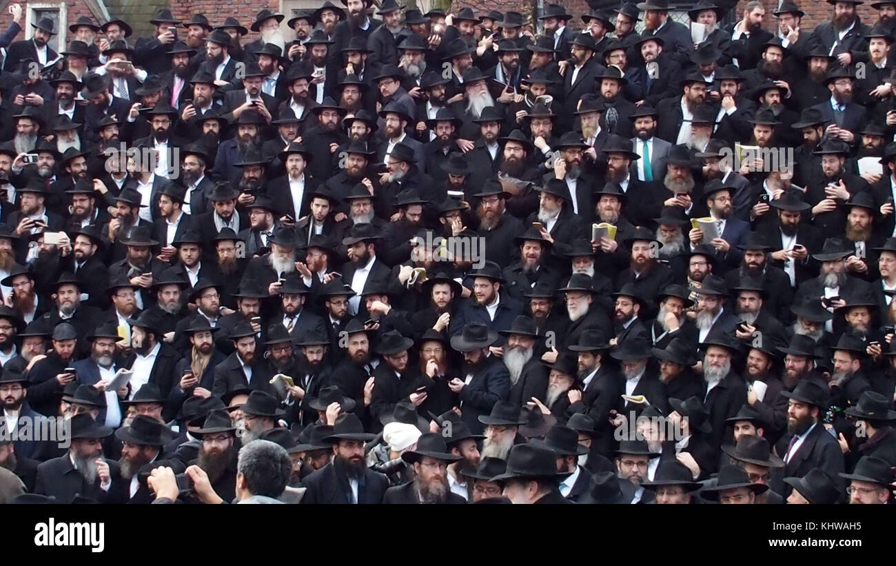 New York, New York, USA. 19th Nov, 2017. 5,600 Chabad-Lubavitch Hasidic ...