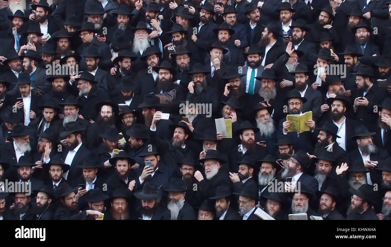 New York, New York, USA. 19th Nov, 2017. 5,600 Chabad-Lubavitch Hasidic ...