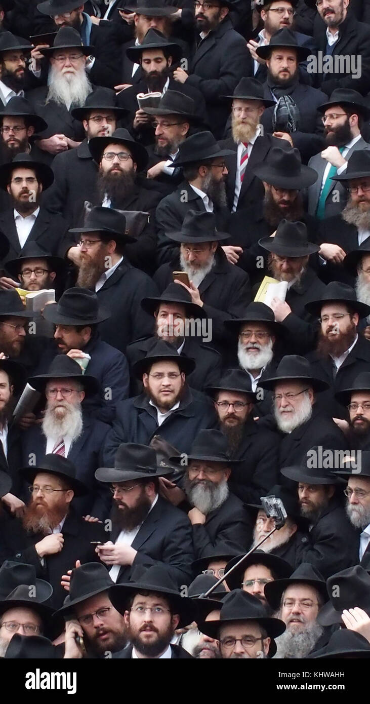 New York, New York, USA. 19th Nov, 2017. 5,600 Chabad-Lubavitch Hasidic ...