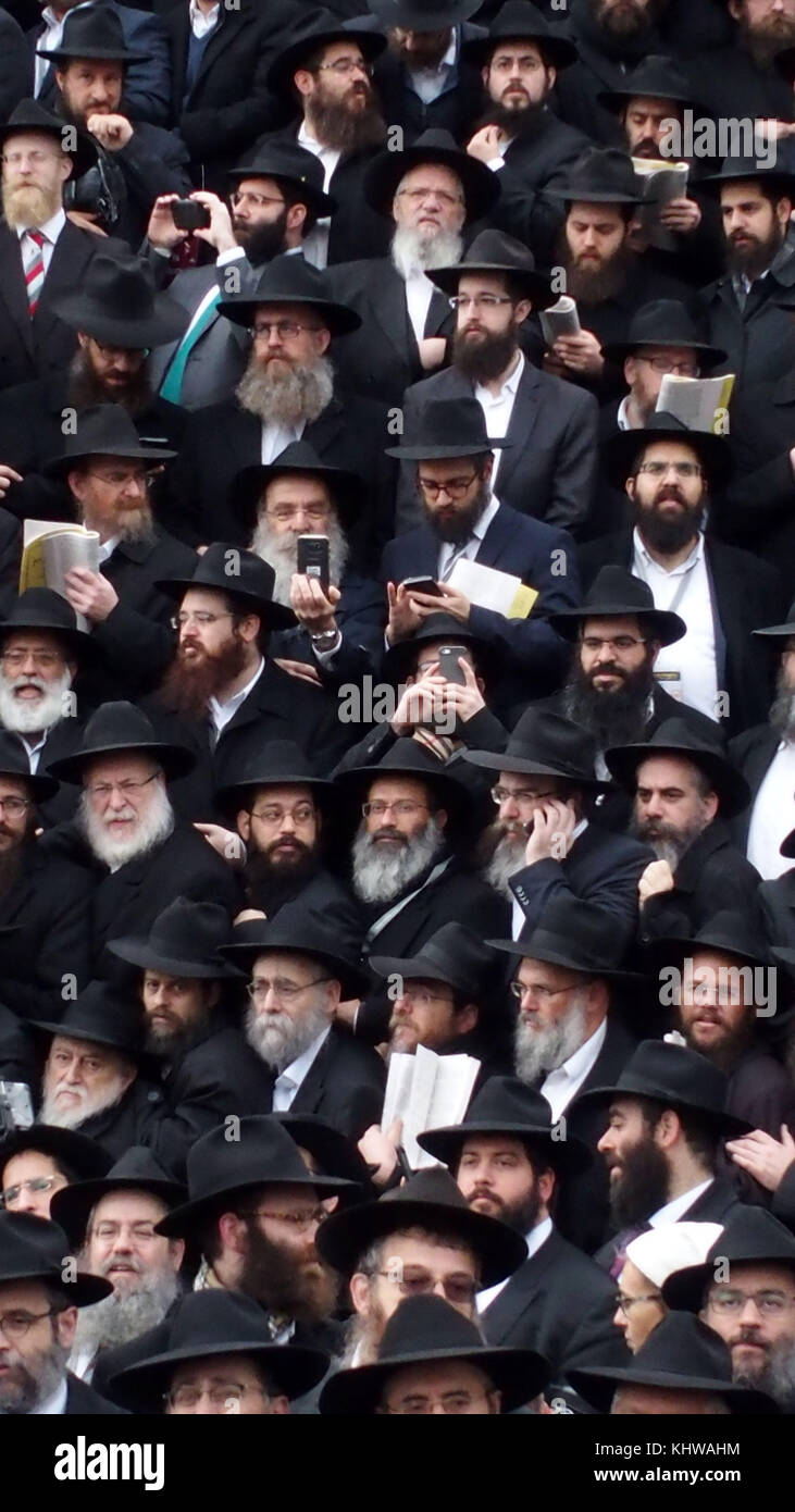 New York, New York, USA. 19th Nov, 2017. 5,600 Chabad-Lubavitch Hasidic ...
