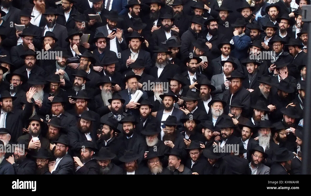 New York, New York, USA. 19th Nov, 2017. 5,600 Chabad-Lubavitch Hasidic ...