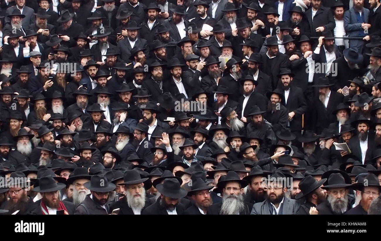 New York, New York, USA. 19th Nov, 2017. 5,600 Chabad-Lubavitch Hasidic ...