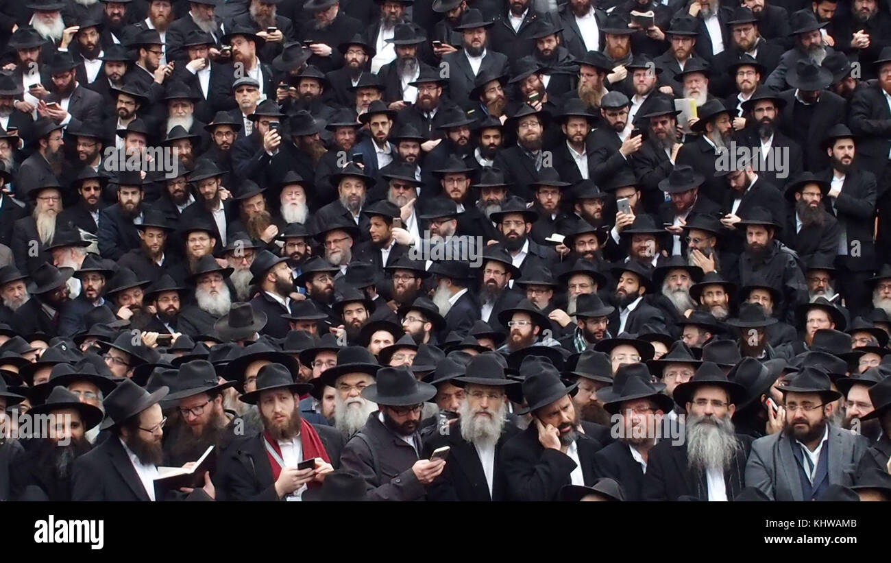 New York, New York, USA. 19th Nov, 2017. 5,600 Chabad-Lubavitch Hasidic ...