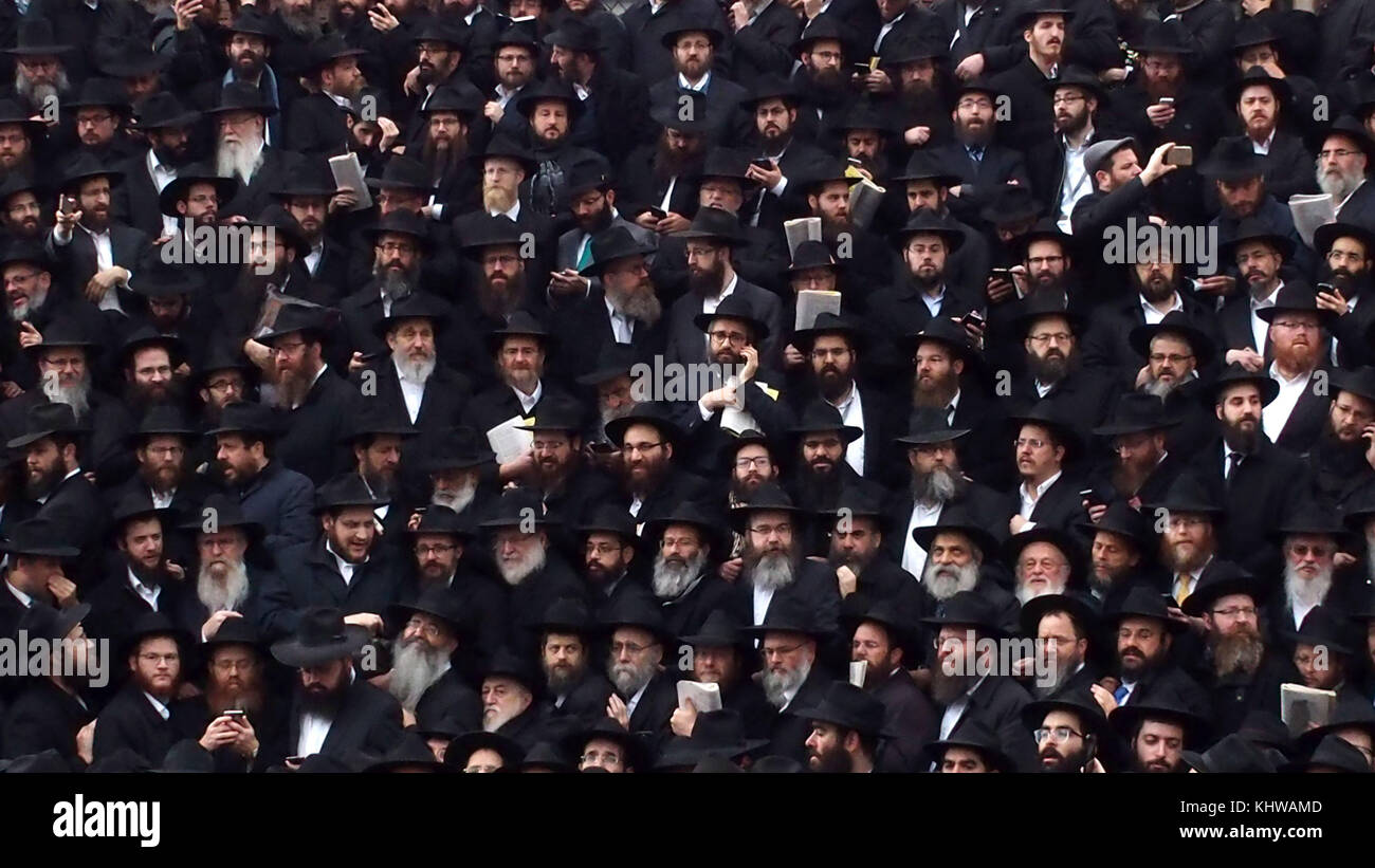 New York, New York, USA. 19th Nov, 2017. 5,600 Chabad-Lubavitch Hasidic ...