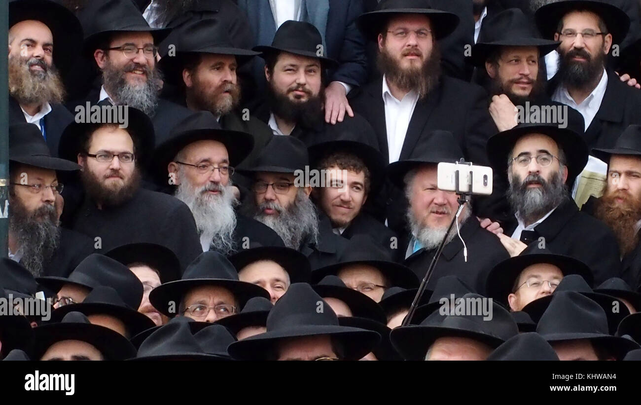 New York, New York, USA. 19th Nov, 2017. 5,600 Chabad-Lubavitch Hasidic ...