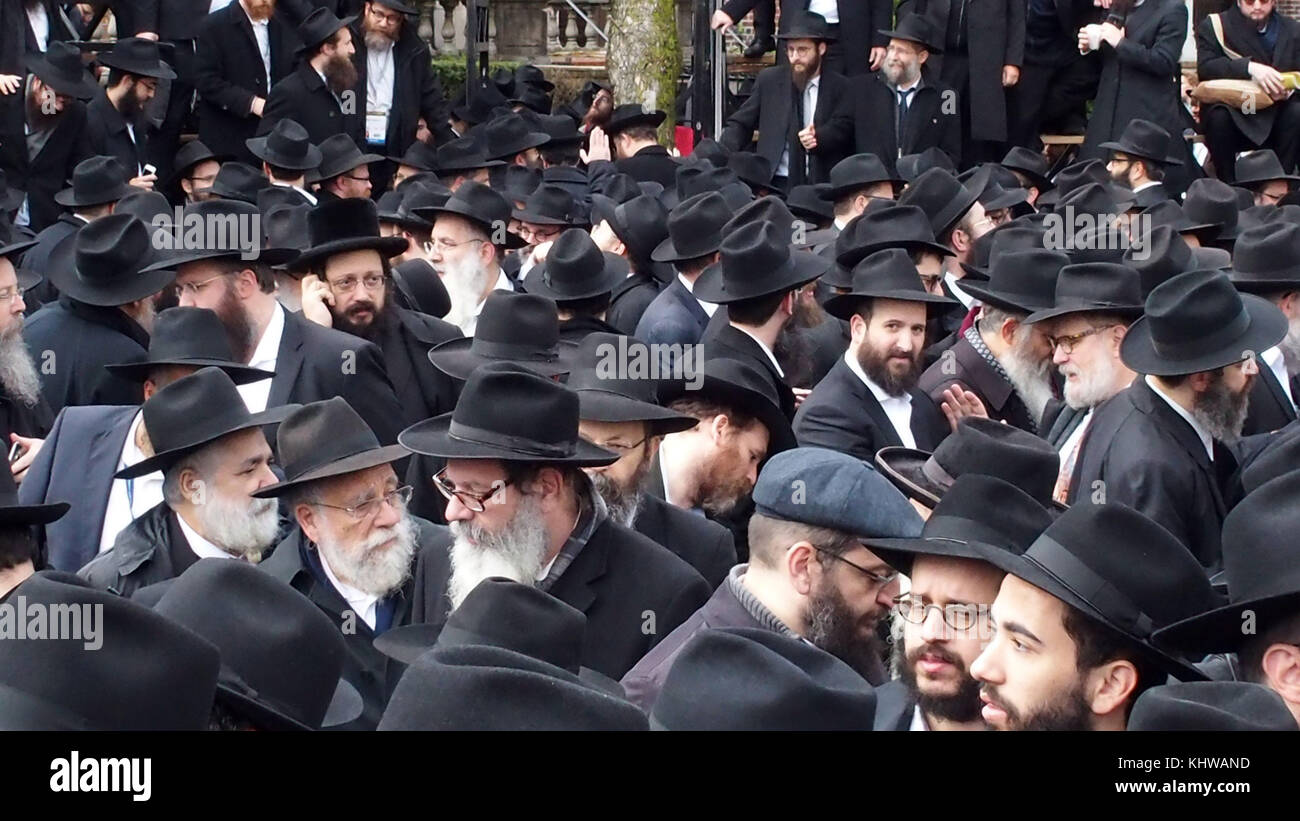 New York, New York, USA. 19th Nov, 2017. 5,600 Chabad-Lubavitch Hasidic ...
