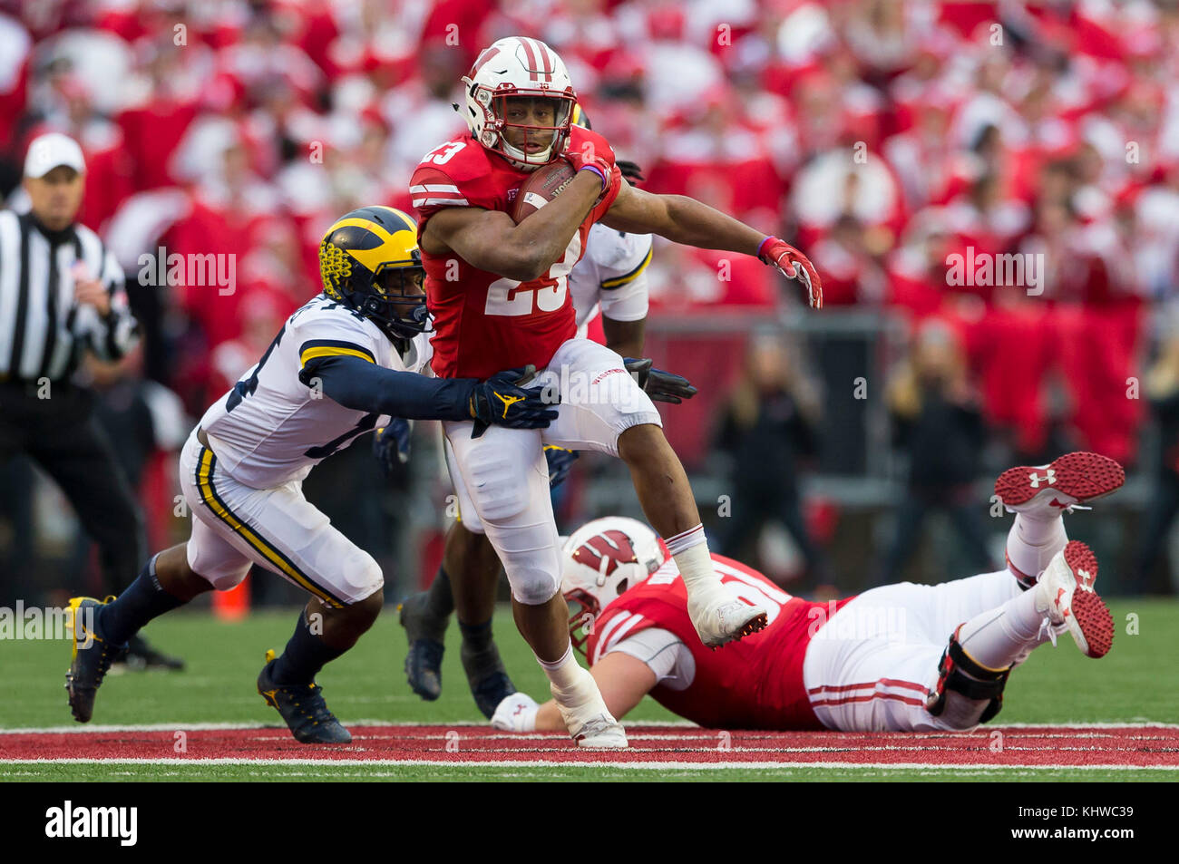 Madison, WI, USA. 18th Nov, 2017. Wisconsin Badgers running back ...