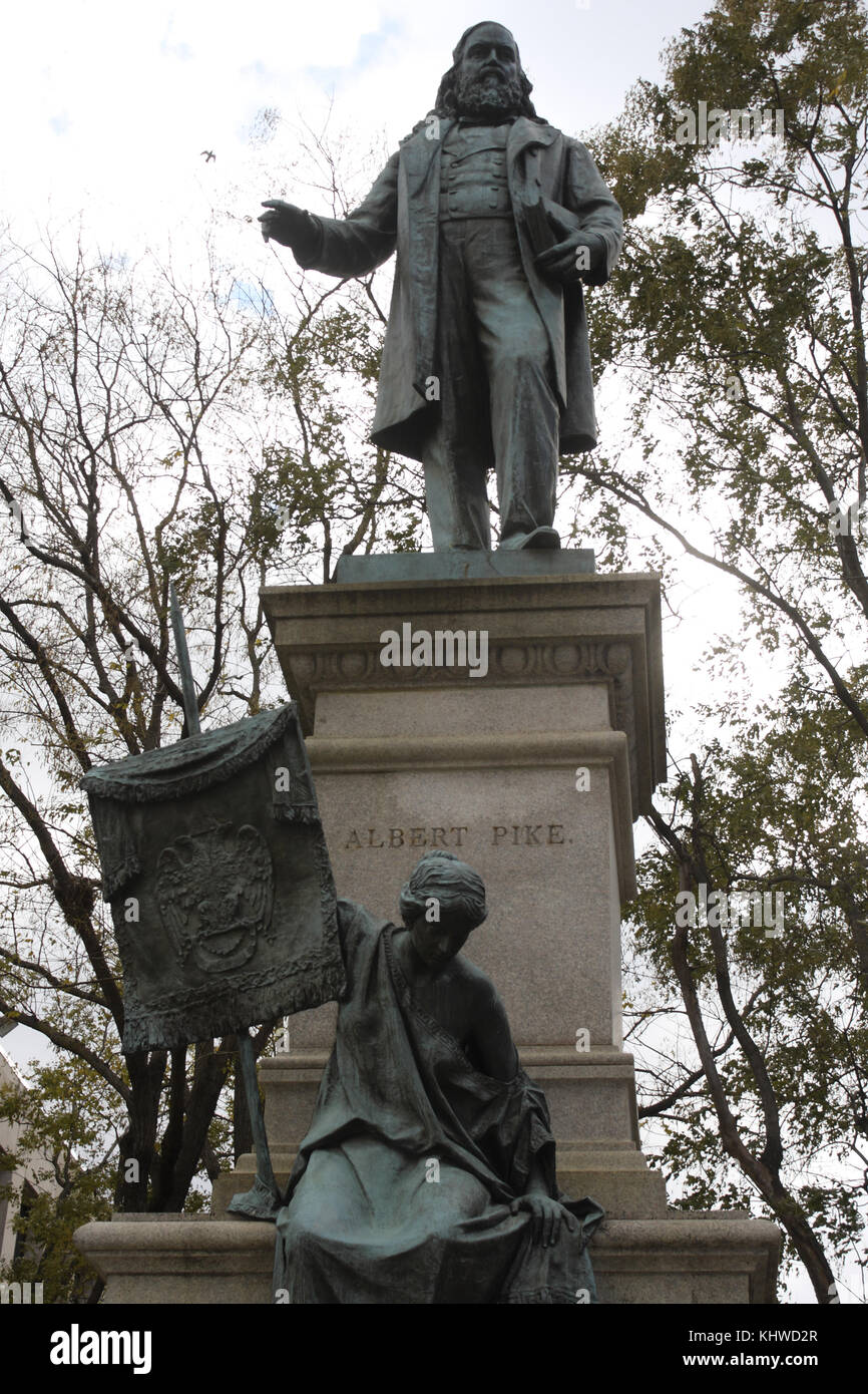 Washington, DC, USA. 19th Nov, 2017. Statue of Brigadier General Albert ...