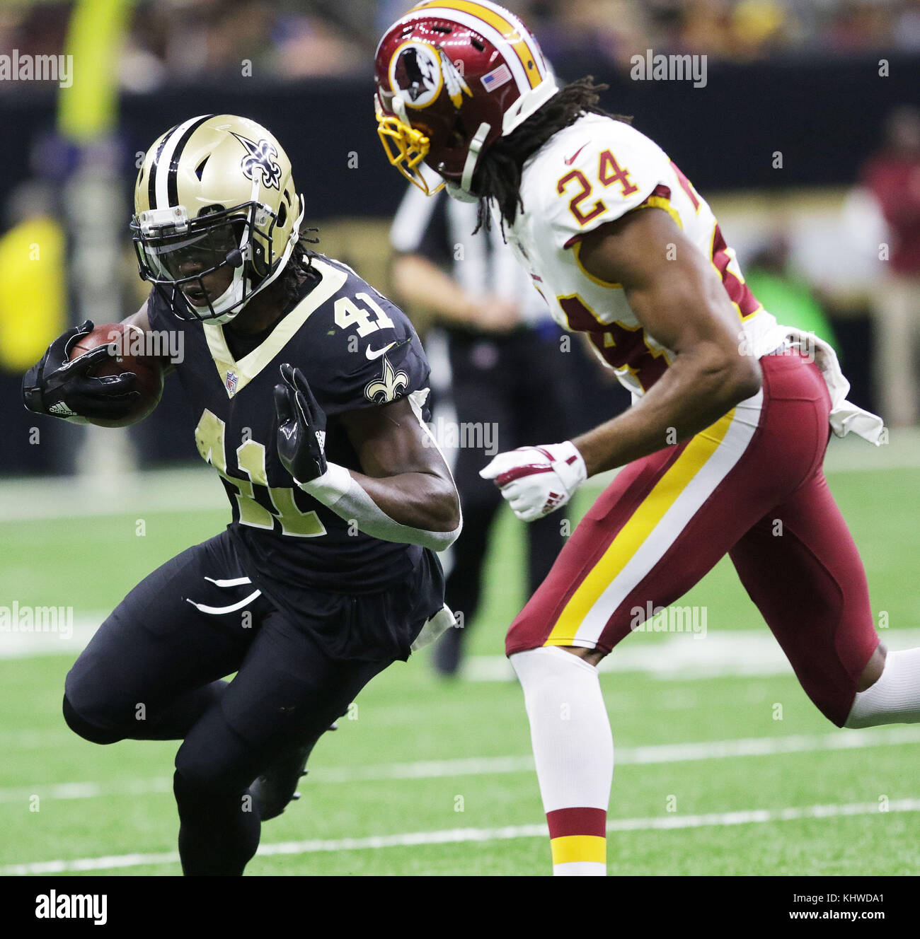 New Orleans, LOUISIANA, USA. 19th Nov, 2017. New Orleans Saints running ...
