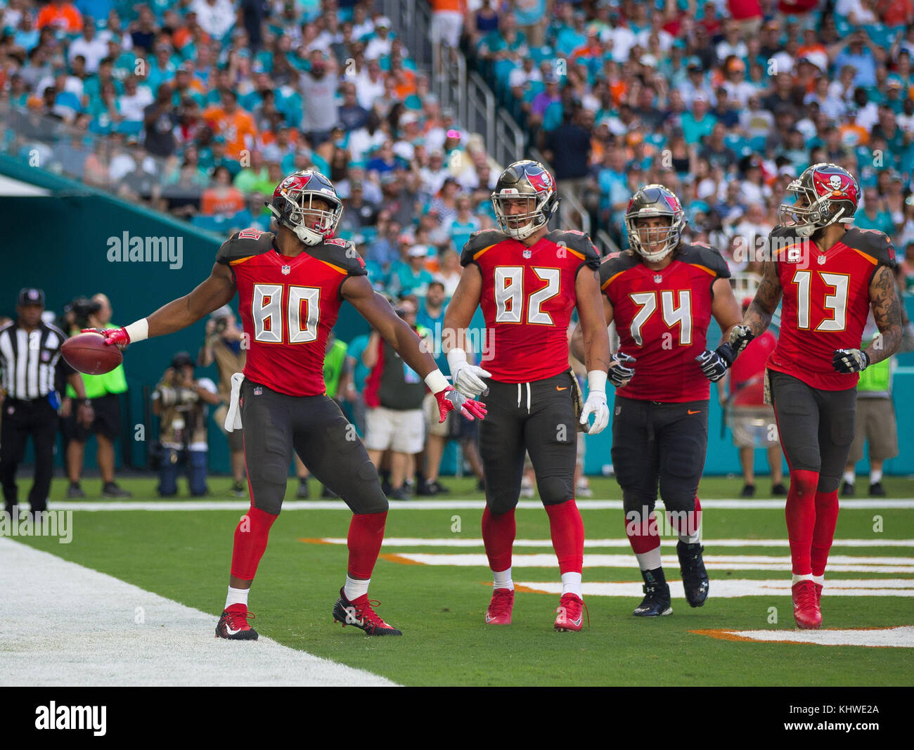 Florida, USA. 19th Nov, 2017. Tampa Bay Buccaneers tight end O.J ...