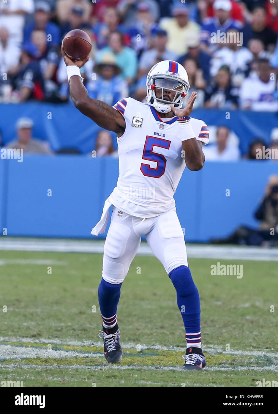 Carson, USA. 19th Nov, 2017. Buffalo Bills quarterback Tyrod Taylor #5 ...
