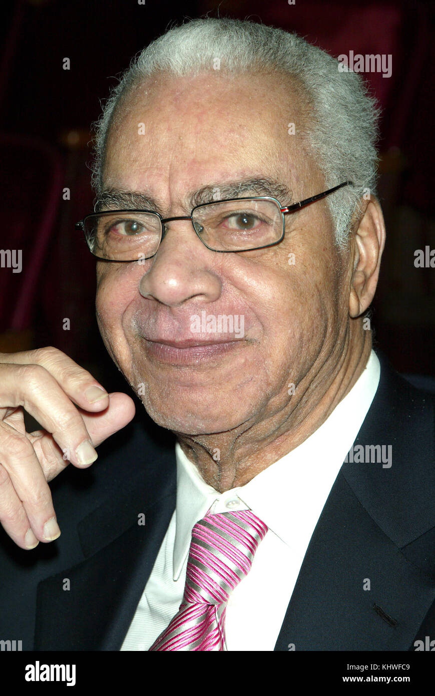 Earle hyman cosby show hi-res stock photography and images - Alamy