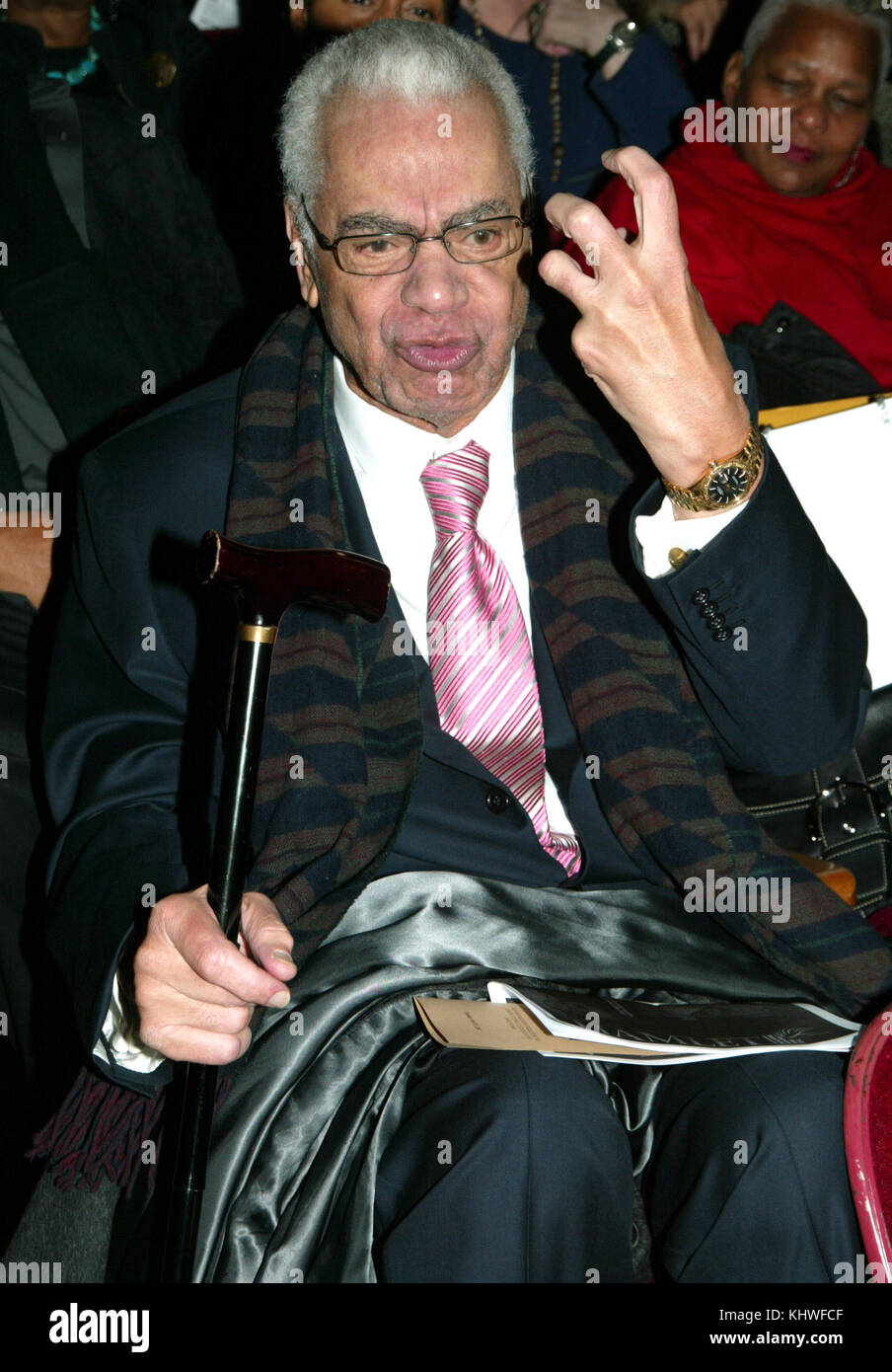 Earle hyman cosby show hi-res stock photography and images - Alamy