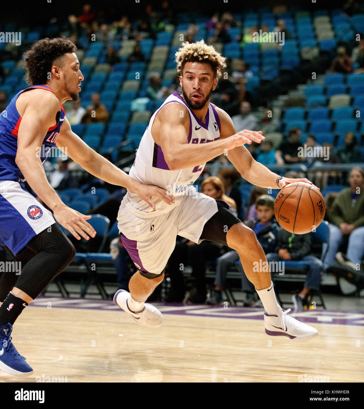 Reno, Nevada, USA. 19th Nov, 2017. Reno Bighorns Guard CODY DEMPS (2 ...
