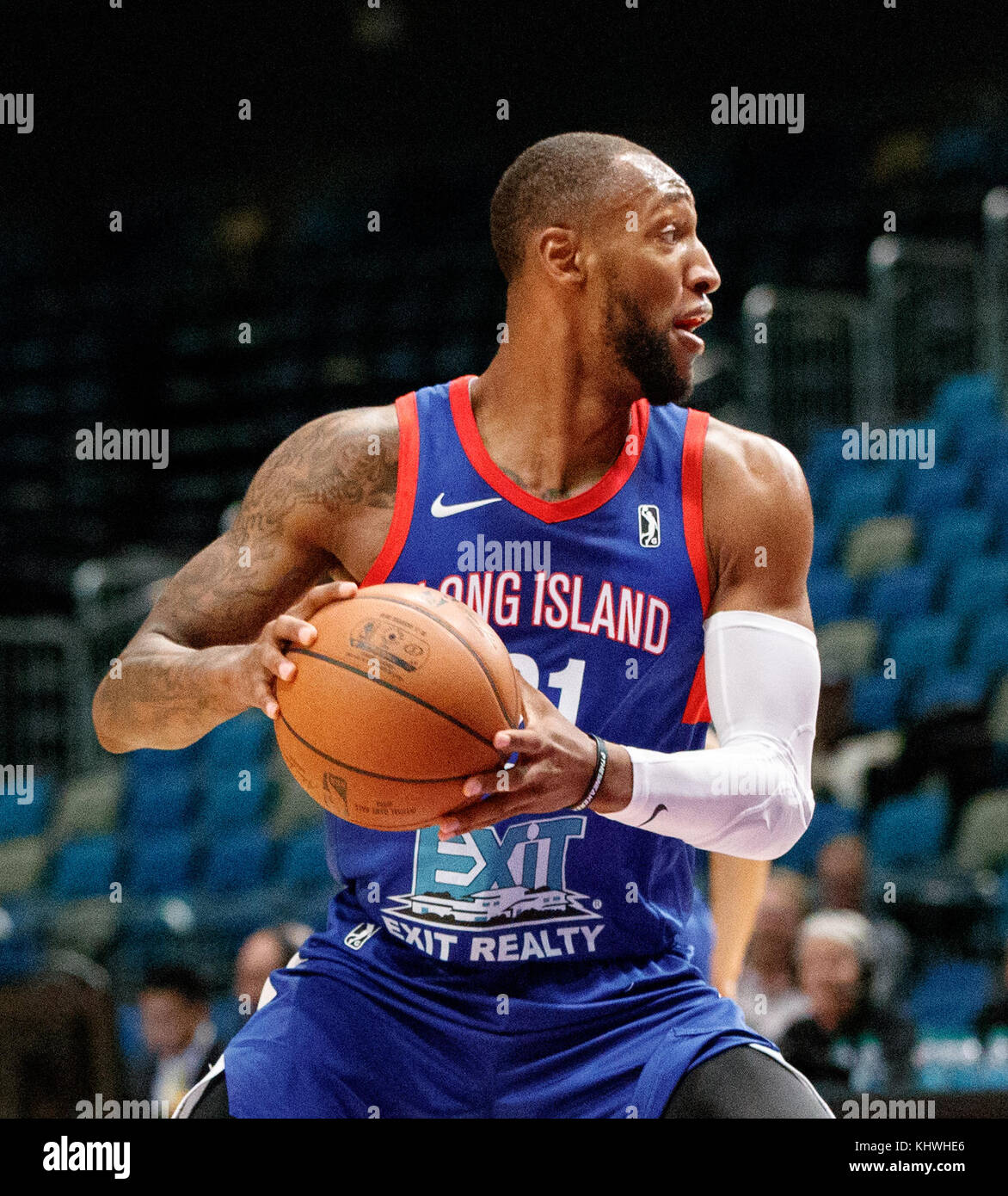 Reno, Nevada, USA. 19th Nov, 2017. Long Island Nets Forward KAMARI ...